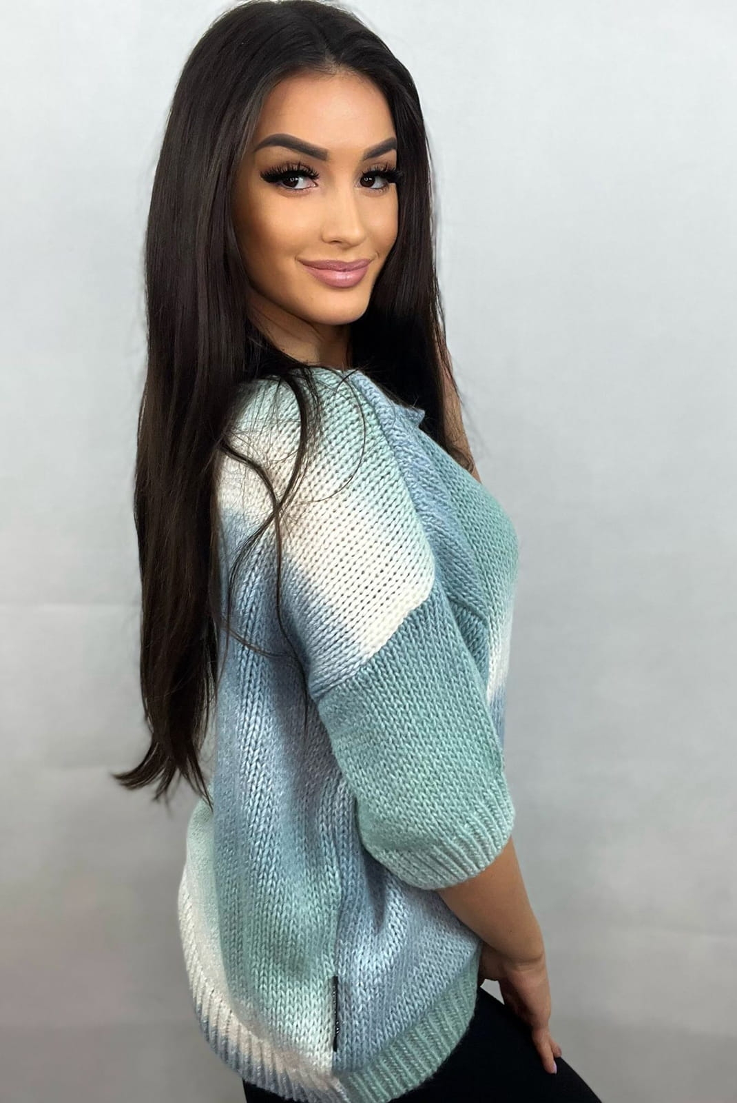 Sweter Ombre Z Kr tkim R kawem Minouu Niebieski SelaviFashion sweter-ombre-z-kr-tkim-r-kawem-minouu-niebieski-selavifashion